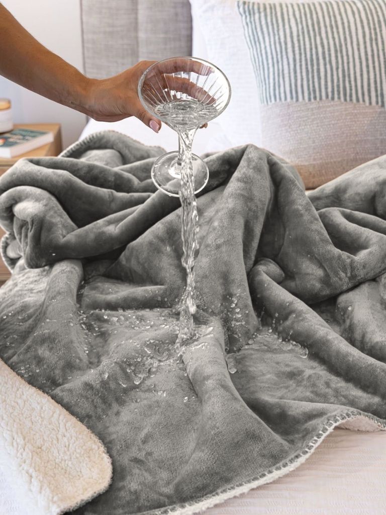 Splash Blanket - Luxurious Waterproof Blankets – Splash Blanket US